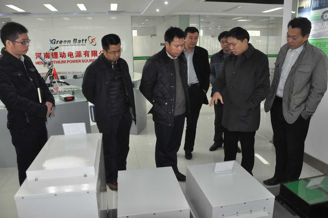 Welcome vice-president of Sunwoda, Wang Wei, to our company and have a ...